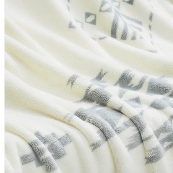 Pendleton | Bedding | Pendleton Fleece Throw Blanket 5 By 70 Hard White ...